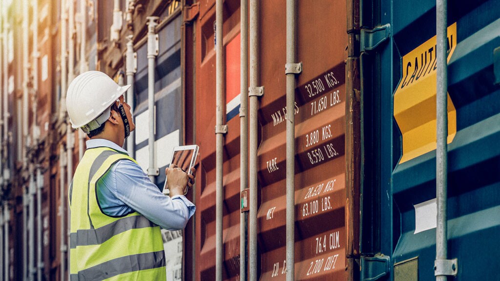 Navigating shifting customs regulations in the Middle East | Maersk