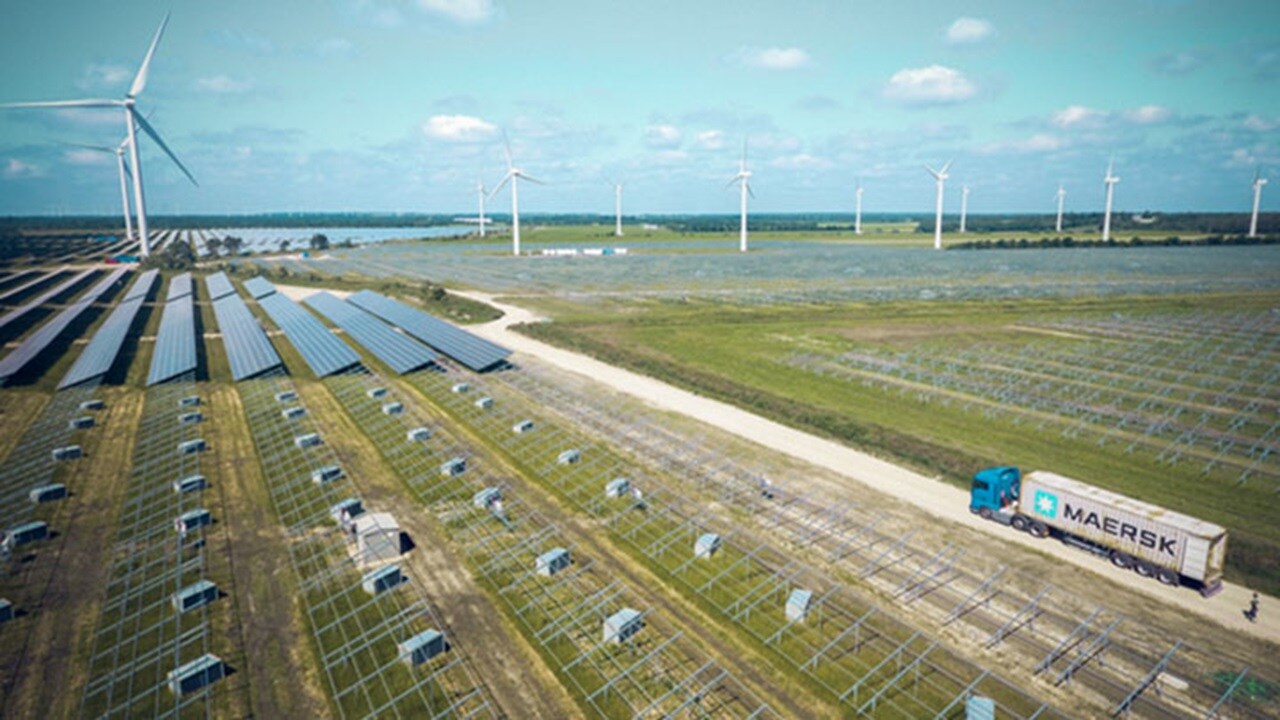 Shipping to and from UAE | Maersk