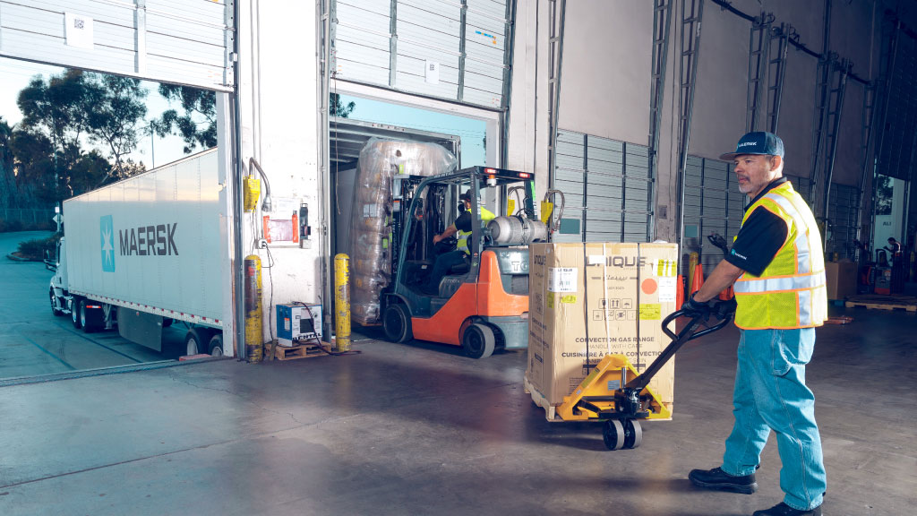 Cross-Docking: Definition, benefits & best practices | Maersk