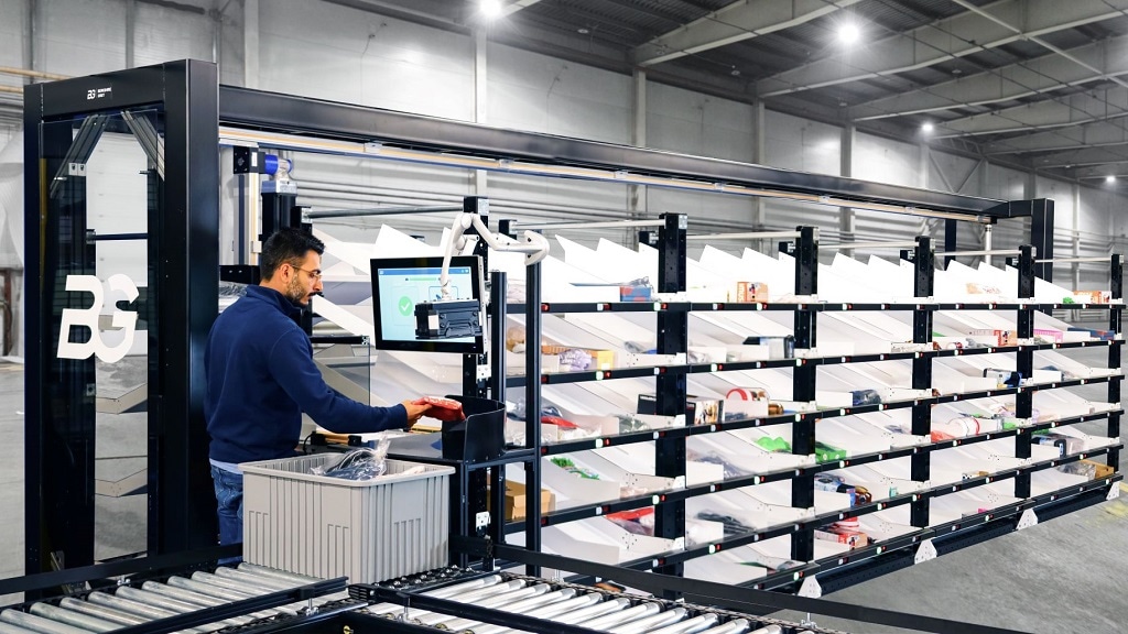 Maersk deploys AI enabled robotic solution in UK warehouse | Press Release
