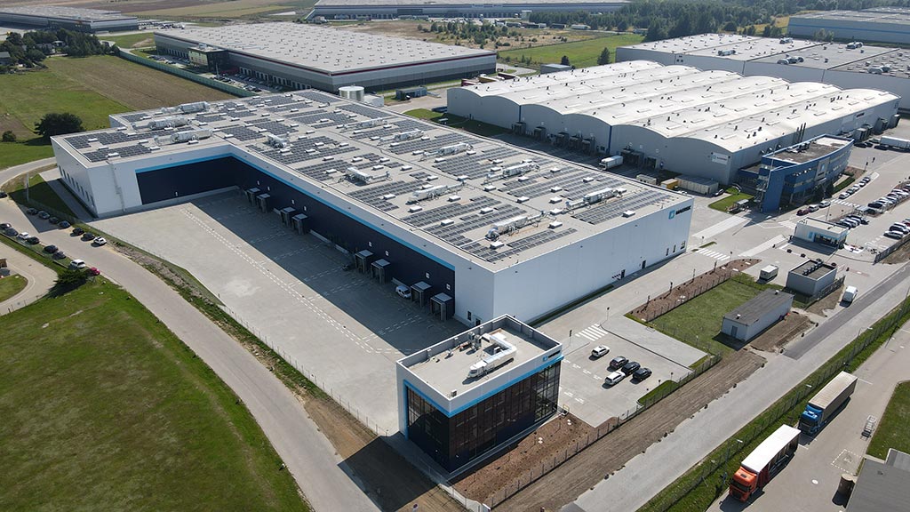 Cold Storage Services | Cold Chain Logistics | Maersk